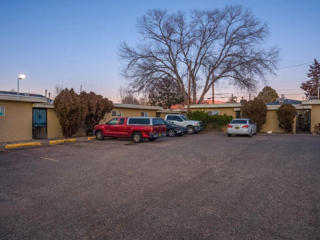 1104 Palomas Drive SE