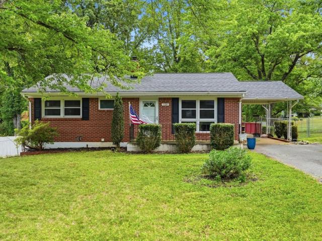 1104 Pinecrest Ave
