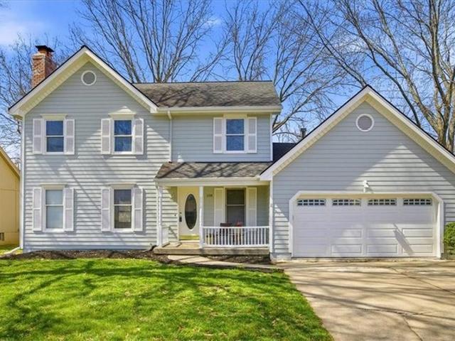 1104 SE 7th St, Lee's Summit, MO 64063
