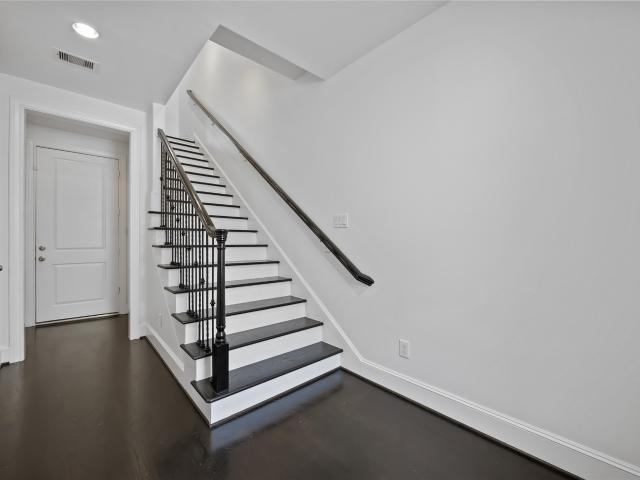 1104 Thompson St, Houston, TX 77007 | MLS #20264 | Compass