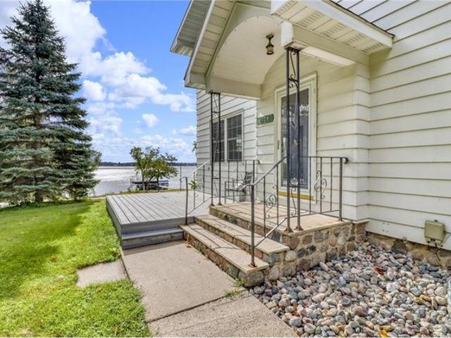 1104 W Lake Dr, Detroit Lakes, MN 56501