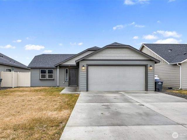 1104 W Maple Dr, Moses Lake, WA 98837