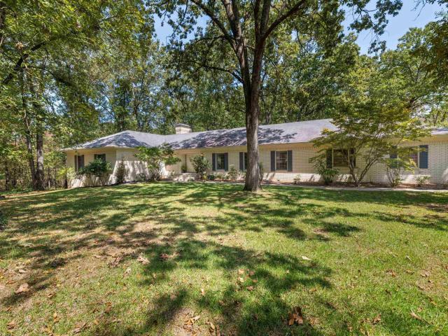 1104 Wildwood Ln