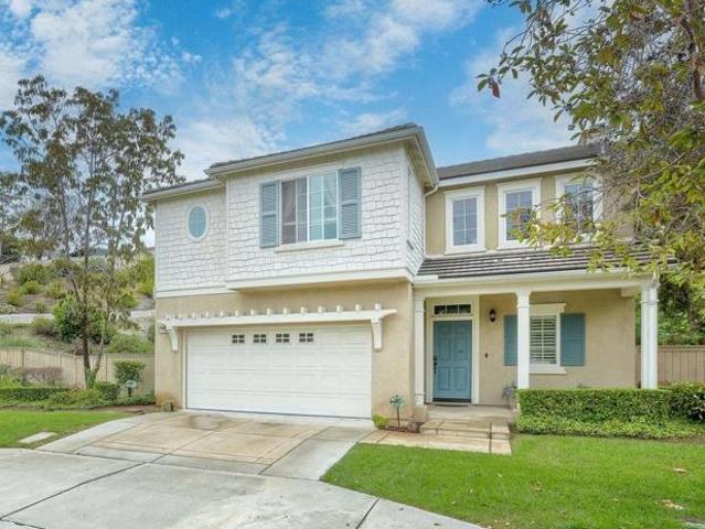 1104 Woodcrest Ln, Vista, CA 92081