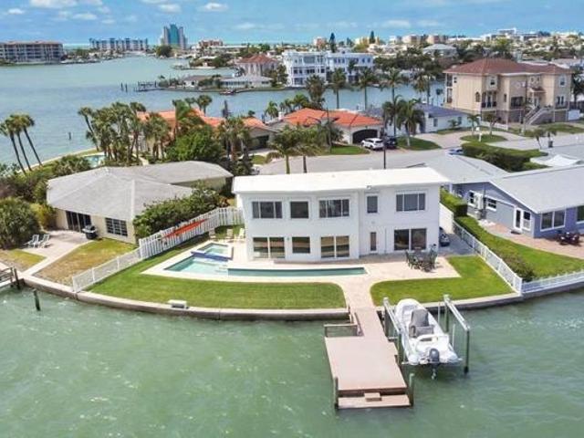 11055 6th St E, Treasure Island, FL 33706