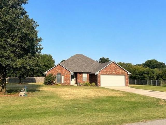 11055 N Lily Ln, Edmond, OK 73025