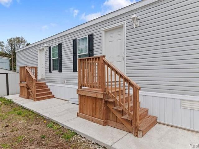 11055 Silver View Ct, Green Oak Township, MI 48178