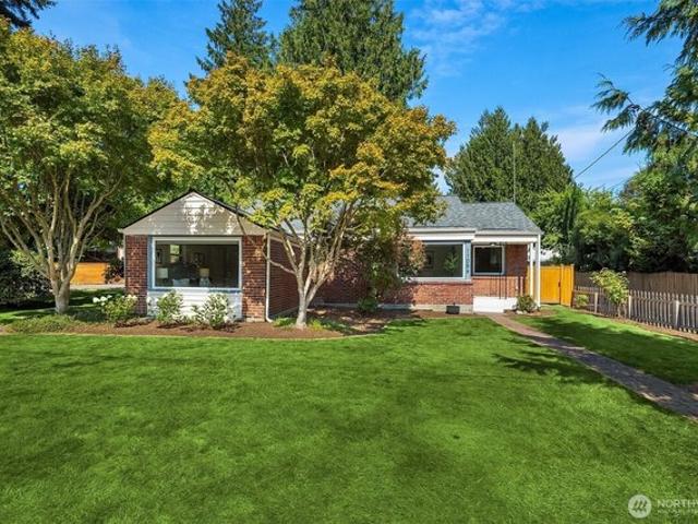 11056 Goodwin Way NE, Seattle, WA 98125