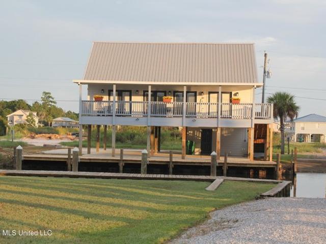 11059 Idaho St, Bay Saint Louis, MS 39520