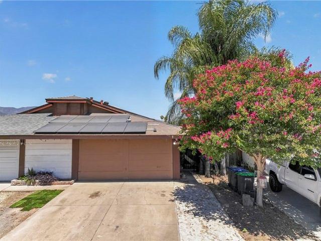 1105 Monroe St, Lake Elsinore, CA 92530
