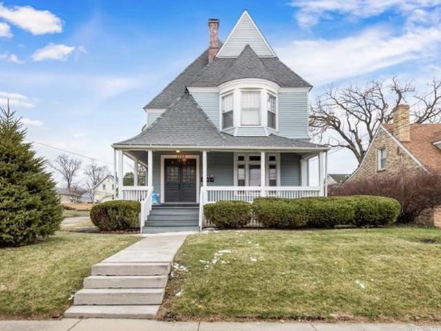 1105 Morton Ave, Elgin, IL 60120