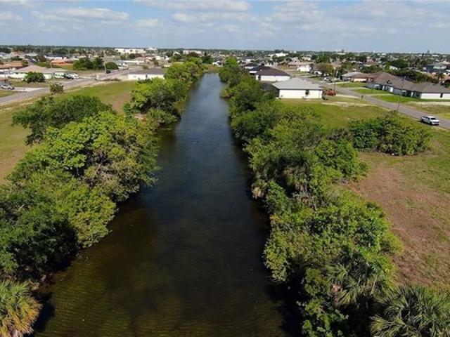 1105 NE 15th Ter, Cape Coral, FL 33909