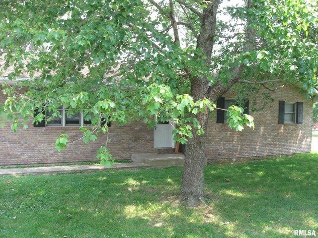 1105 Oakwood Ln, Marion, IL 62959