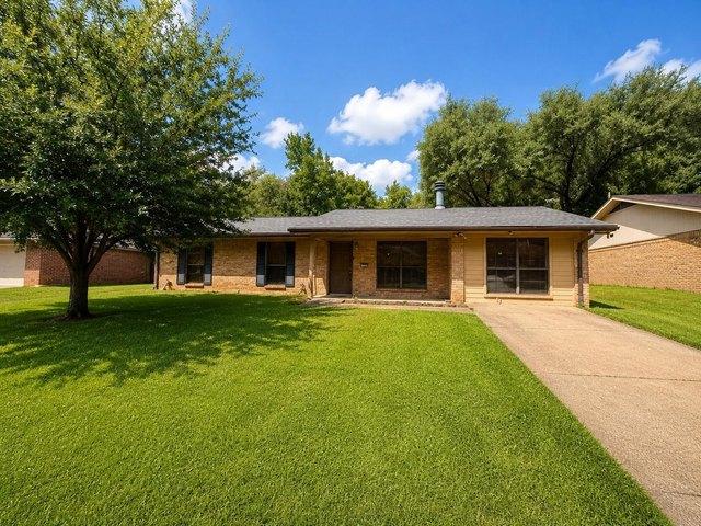 1105 America Dr, Longview, TX 75604