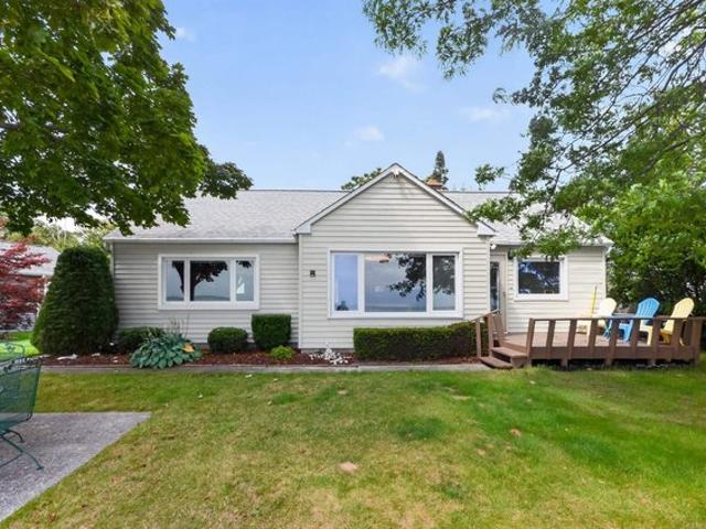 1105 Bay Dr, Tawas City, MI 48763