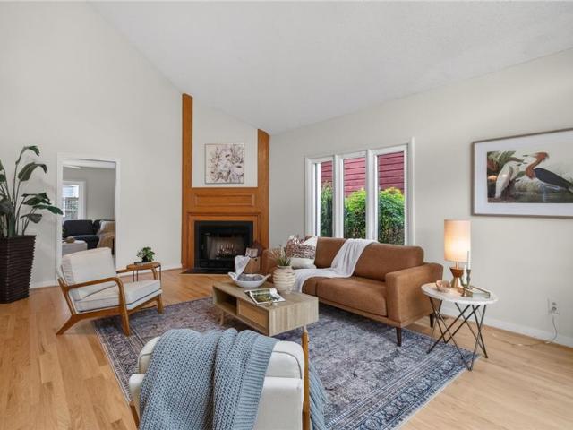 1105 Birdneck Lake DR