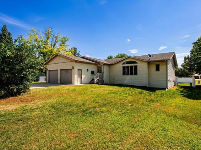 1105 Broadway St, Lisbon, ND 58054