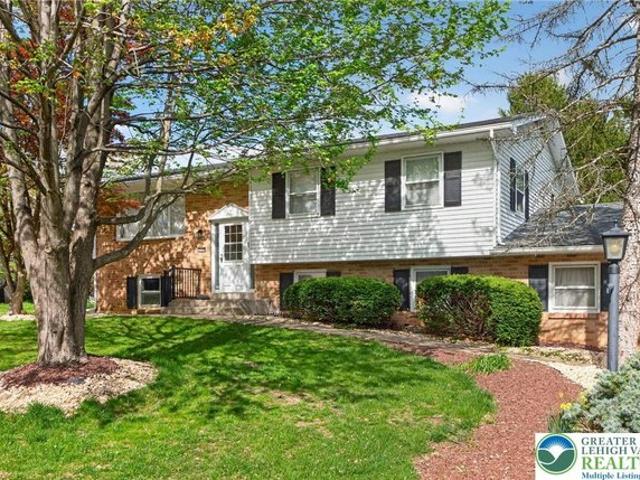 1105 Bryant St, South Whitehall Township, PA 18104
