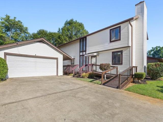 1105 Charter Oak Dr, Taylors, SC 29687