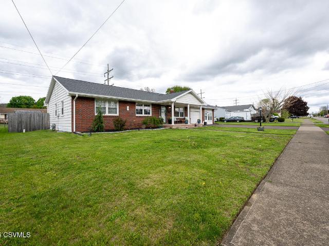 1105 E 5TH Street