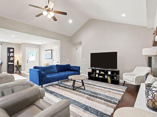 1105 E Canterbury Lane