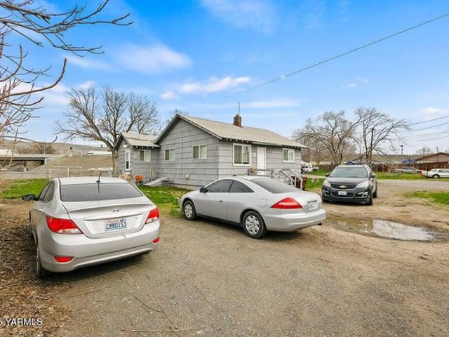 1105 E Chestnut Ave, Yakima, WA 98901