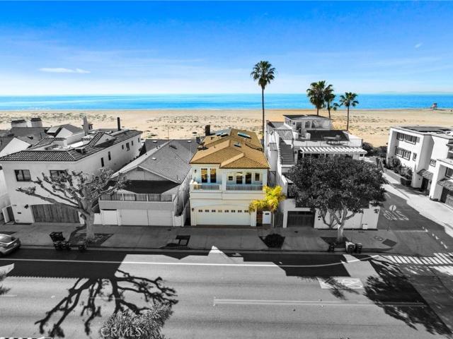 1105 E Balboa