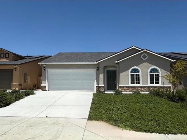 1105 E Orange St, Avenal, CA 93204
