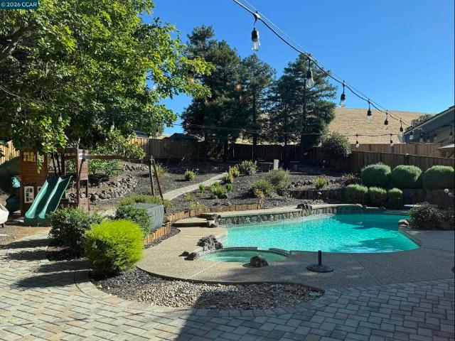 1105 Fair Weather Cir