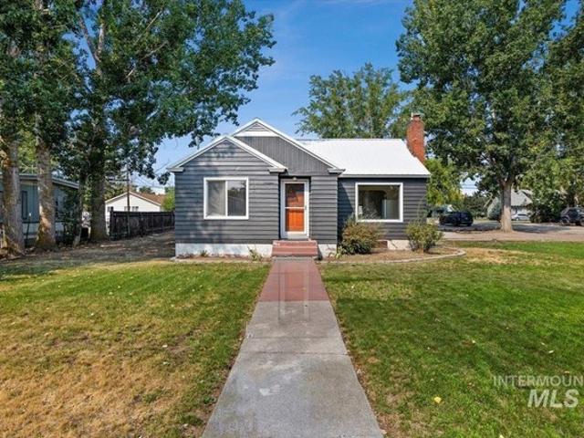 1105 Idaho St, Gooding, ID 83330