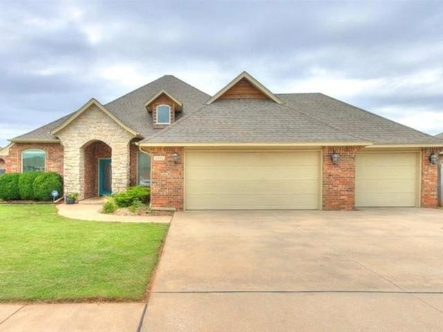 1105 Julies Trl, Moore, OK 73160