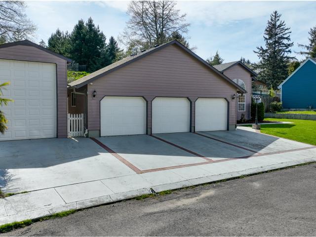 1105 peacock st