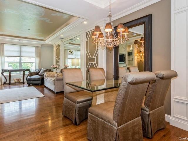 1105 Roosevelt Way