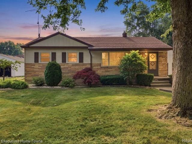 1105 S 15th St, Saint Clair, MI 48079