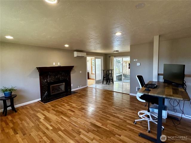 1105 S I st