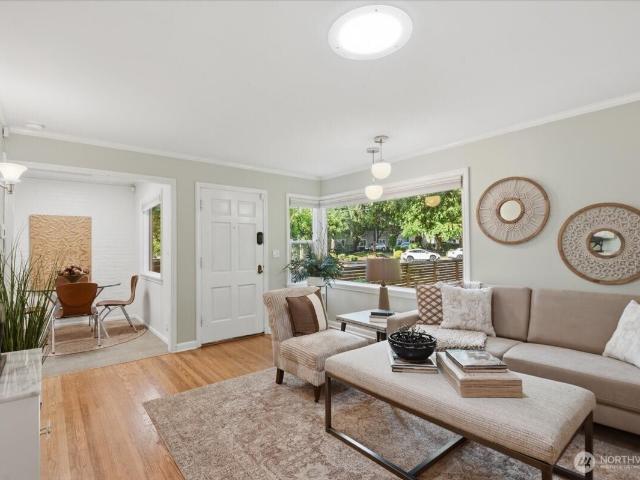 1105 th Avenue NE