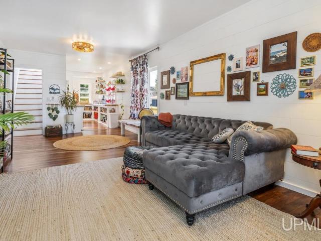 1105 W Hughitt Street