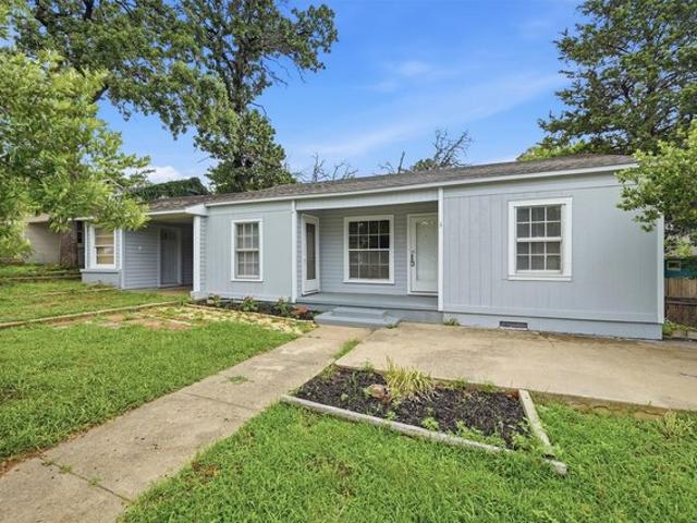 1105 W Hull St, Denison, TX 75020