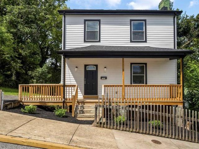 1105 W Johnson St, Staunton, VA 24401
