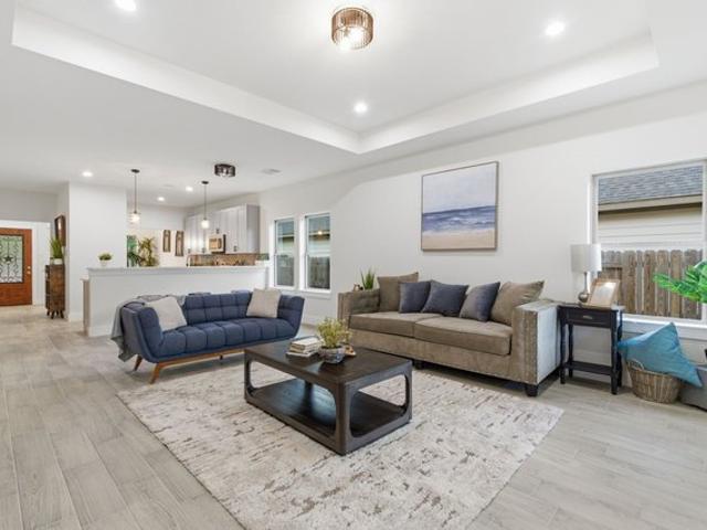 1105 W Lyle St, Cleveland, TX 77327