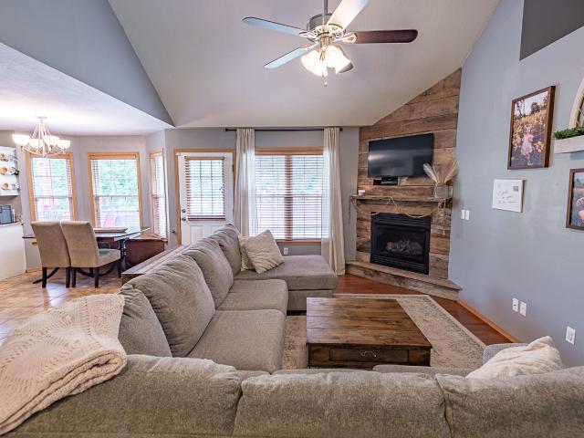 1105 W Scenic Hills Drive