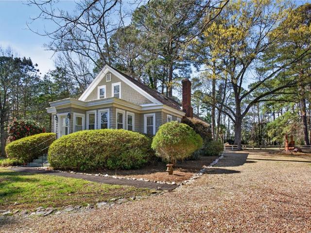 1105 Waters RD