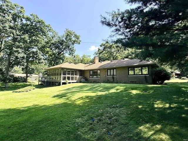 1105 White Oak Dr, South Bend, IN 46617
