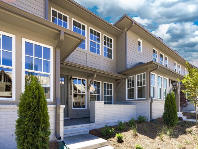 1105 Windsor Square