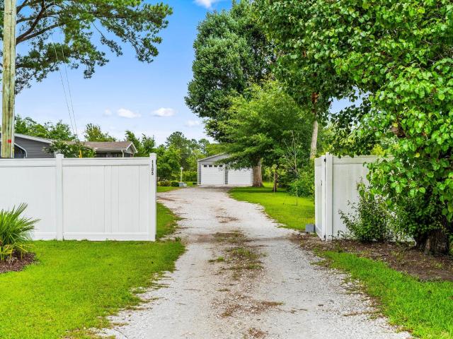1105 Woodrow Ln