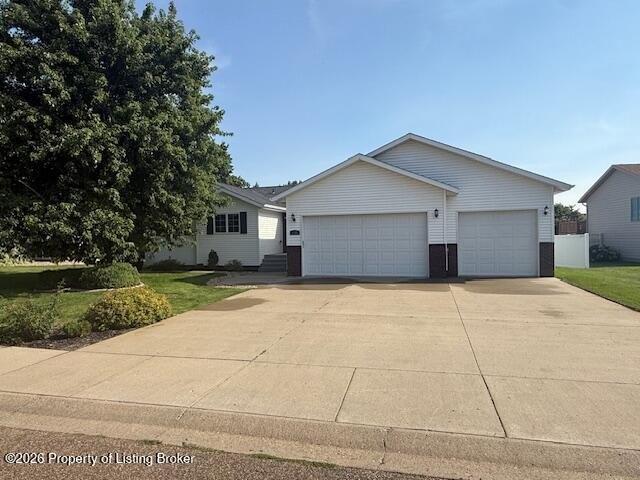 1105 20th St W, Dickinson, ND 58601