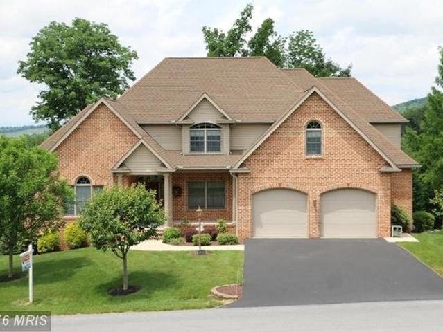 11067 Weatherstone Dr, Waynesboro, PA 17268