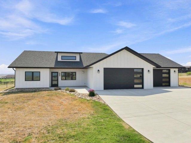 11067 Mule Train Dr, Belle Fourche, SD 57717