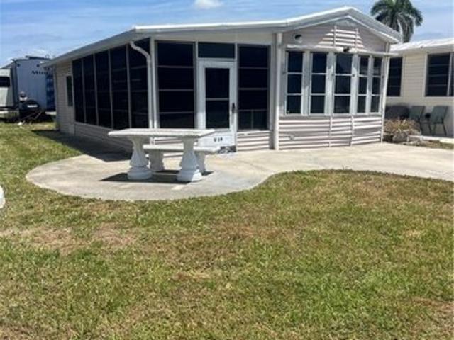 11064 Sunlight Ln, Fort Myers, FL 33908