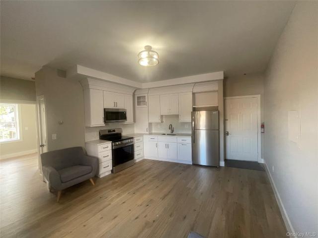 1106 MAIN Street 1